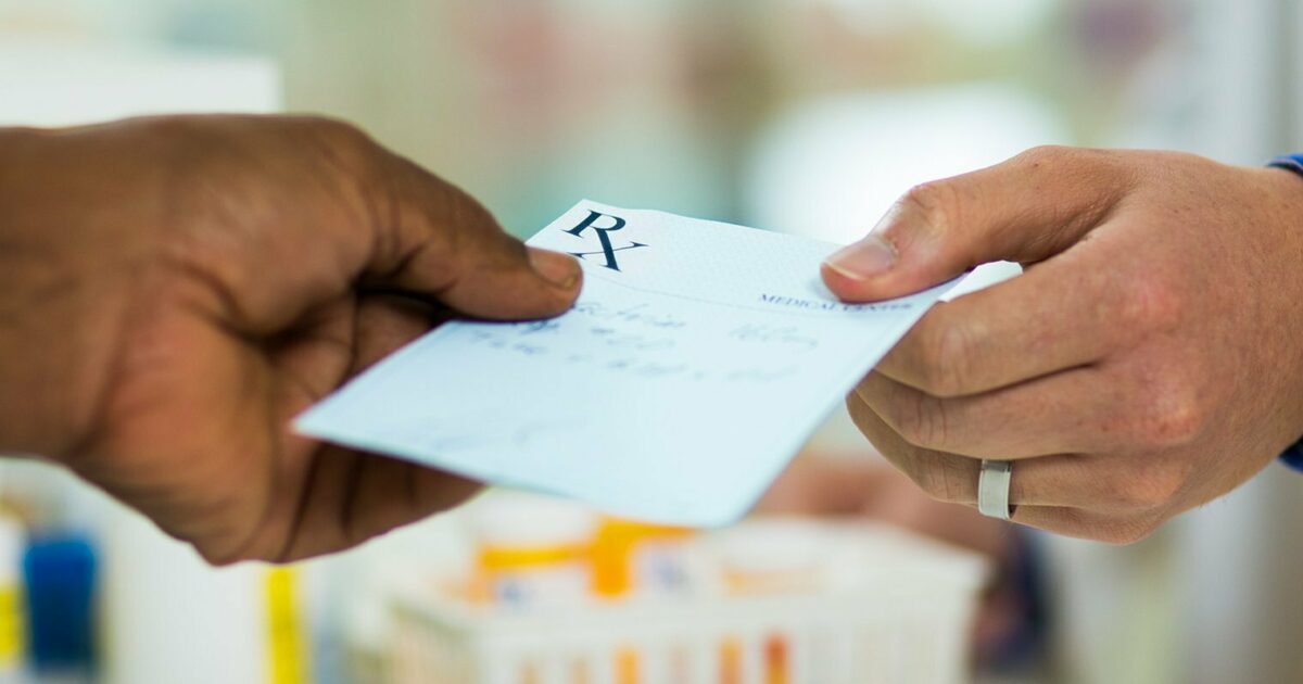 Extending expired prescriptions | Accès pharma